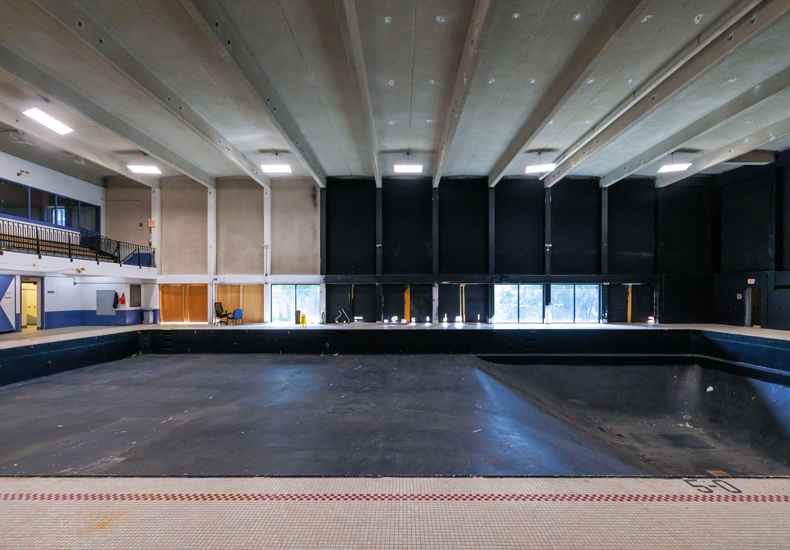 Centennial Pool Standing Set